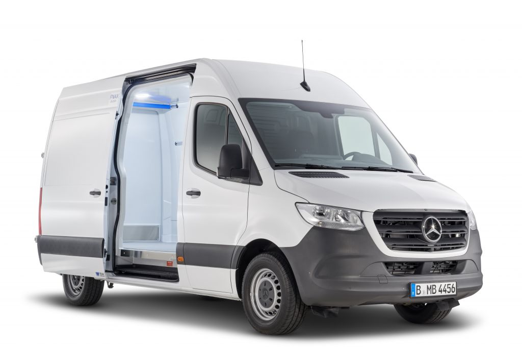 Sprinter with isothermal-refrigerated integrated container by Winter