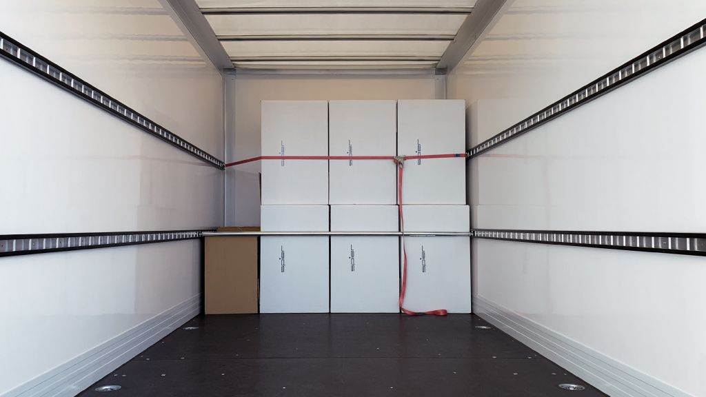 Sprinter with dry-freight body by Spier