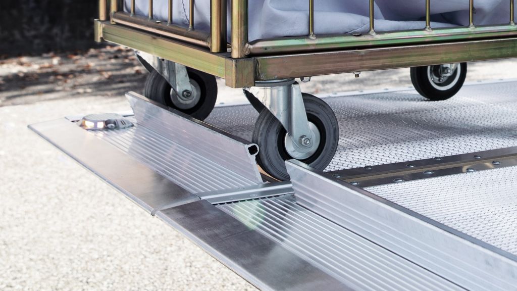 Sprinter with tail lift solution by Bär Cargolift